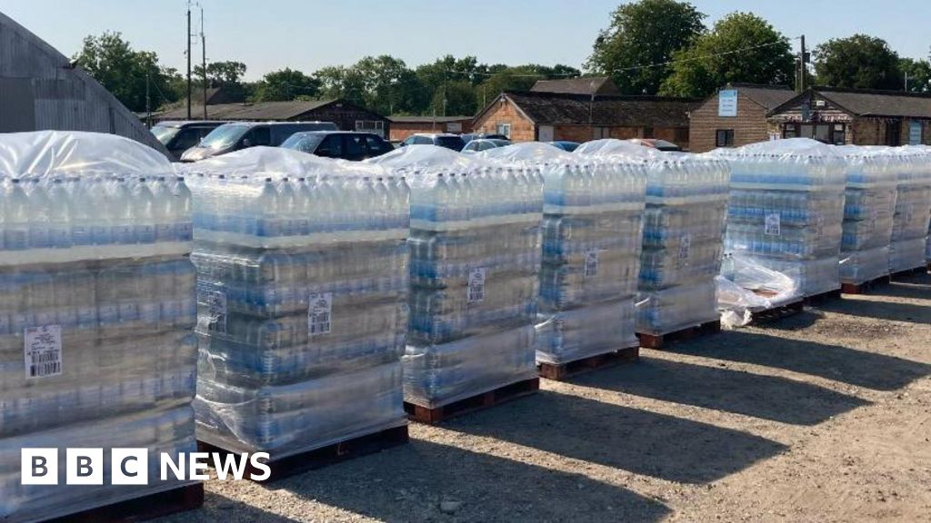 Households remain without water in parts of Kent and Sussex - BBC News