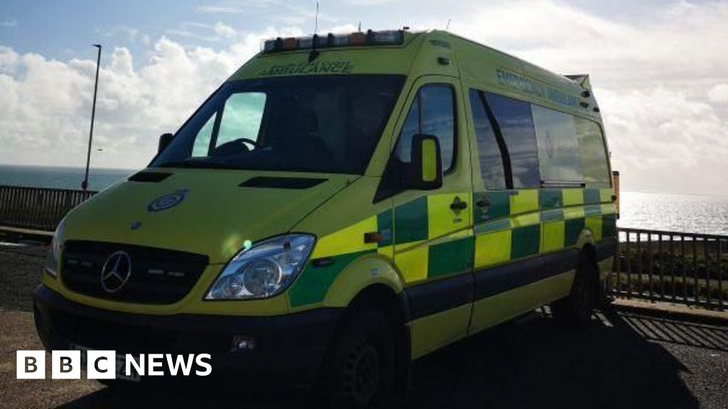 South East Coast Ambulance: Euro 2024 plea over demand - BBC News