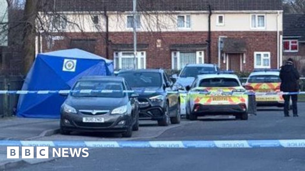 Man shot dead in Wolverhampton 'victim of targeted attack'