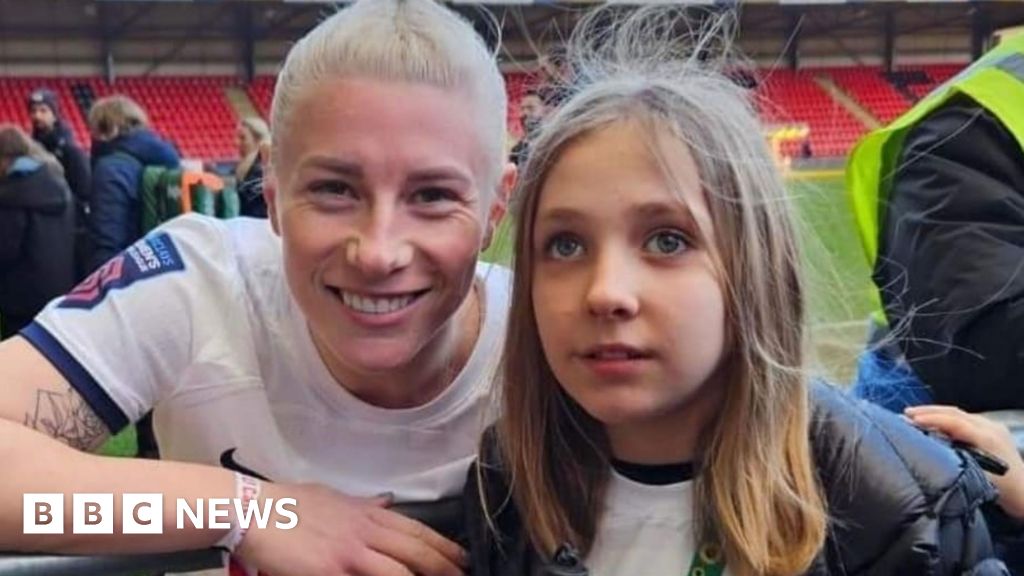 Community takes up 50k run challenge for terminally ill girl from Over - BBC News