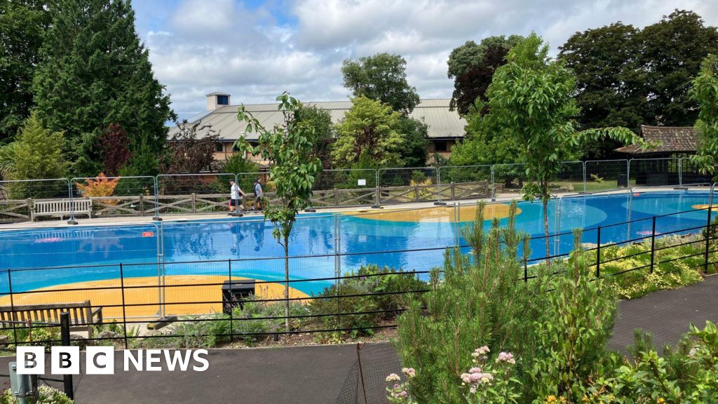 Update on Guildford paddling pool plagued by problems - BBC News