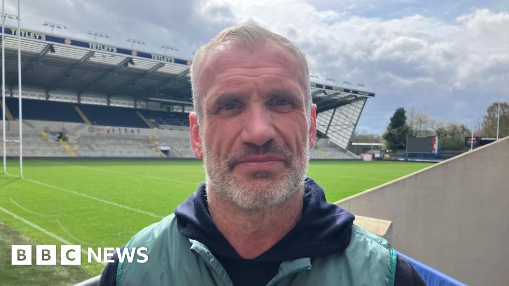 Leeds rugby legend Jamie Peacock backs 'Grief Kind Spaces' - BBC News