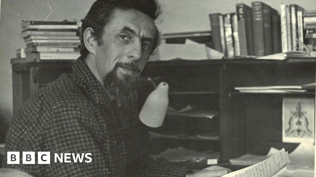 Dear Green Place author Archie Hind gets 'limelight he deserves' - BBC News