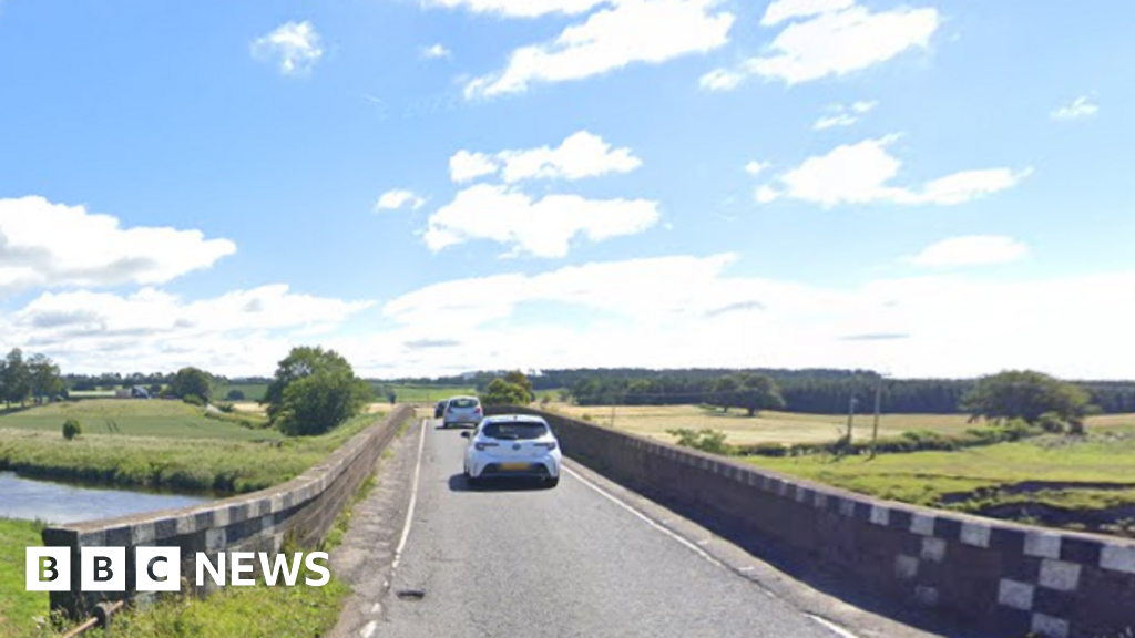 T﻿eenager seriously hurt in Lockerbie motorbike crash - BBC News