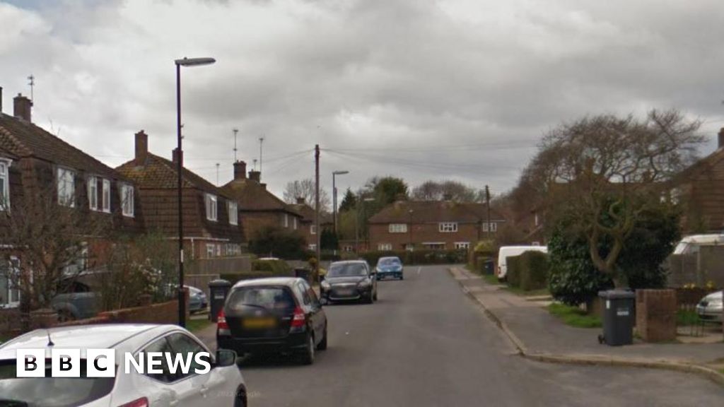 Burgess Hill: Police officer assaulted following bike thefts - BBC News