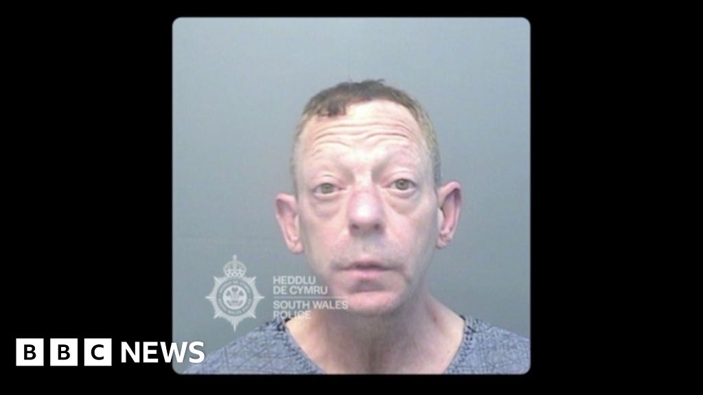 Brian Whitelock: Moment neighbour calls 999 over triple killer