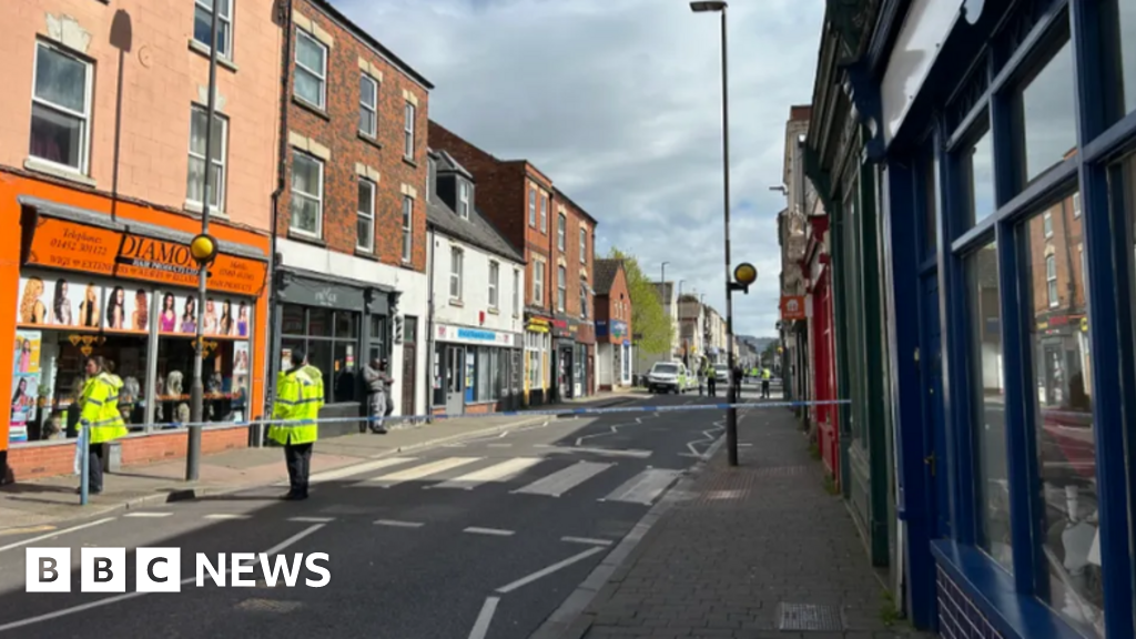 Gloucester: Third arrest after man stabbed in fight - BBC News