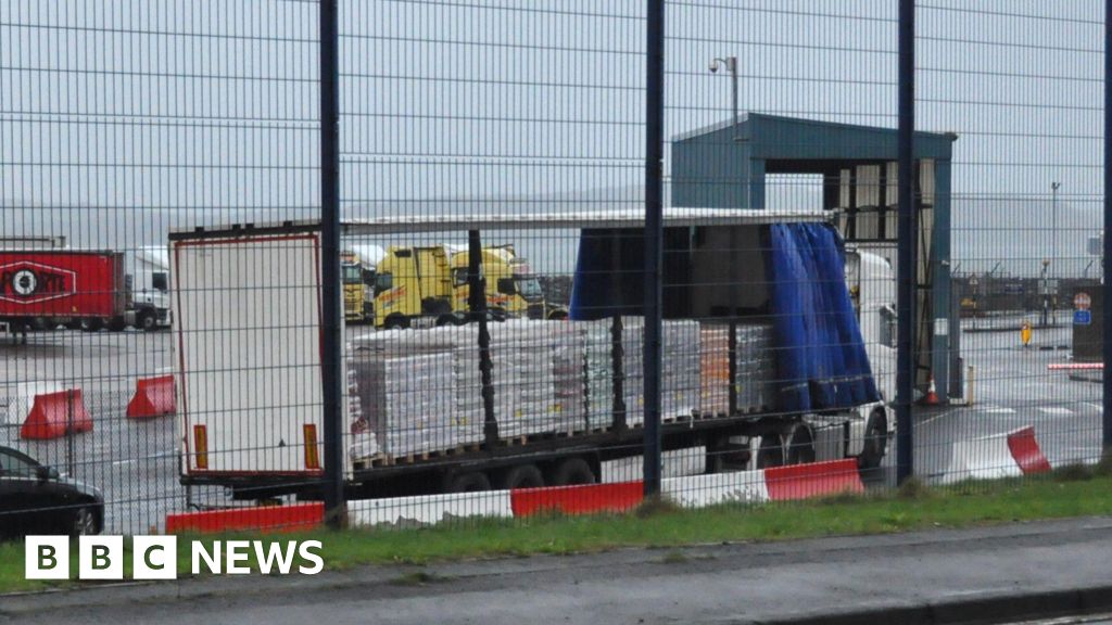 HMRC seize 132,000 pints of suspected illegal beer at Cairnryan - BBC News