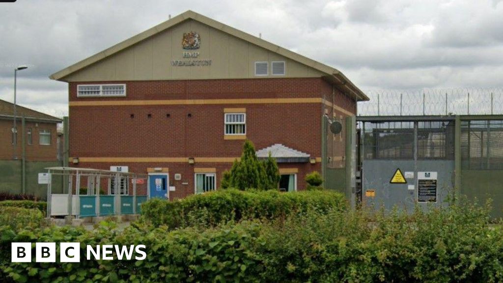 Leeds prison officer admits relationship with inmate