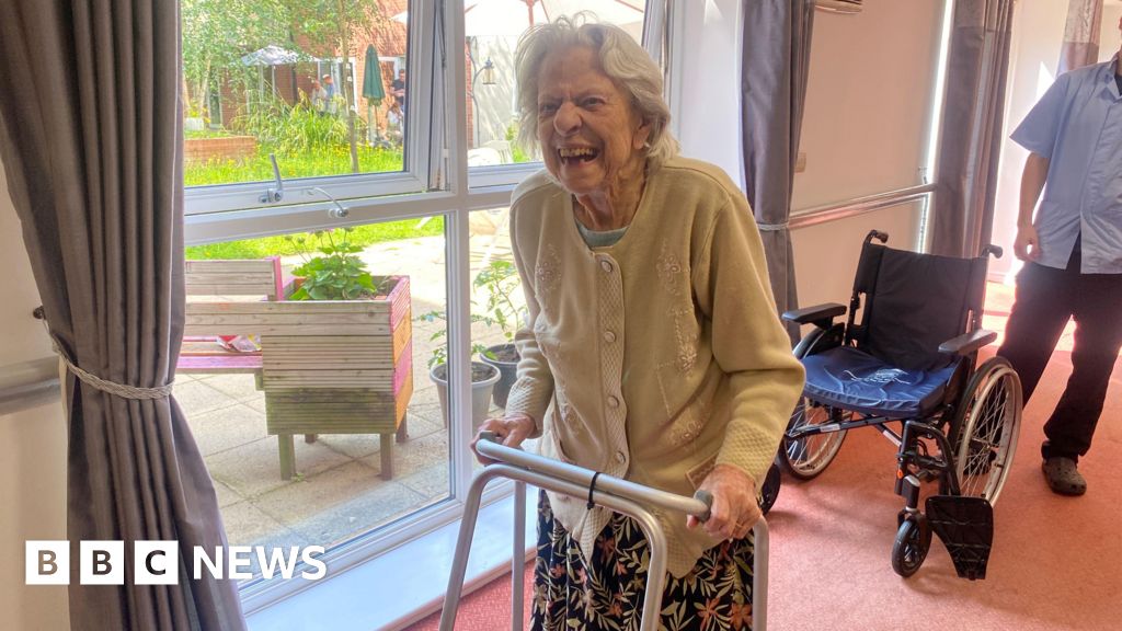Music sessions get care home resident moving again - BBC News
