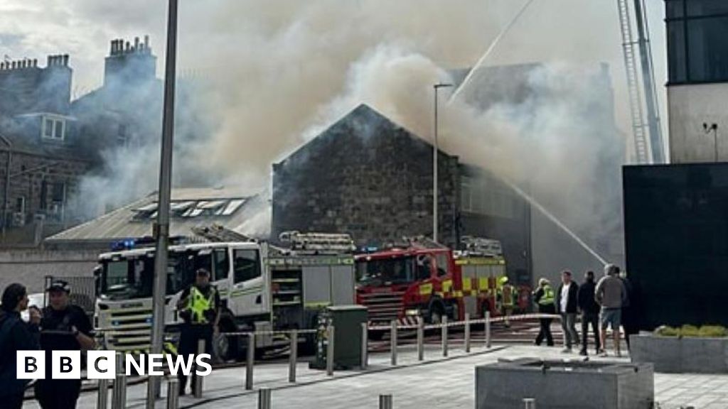 Firefighters tackle blaze at Vovem restaurant in Aberdeen - BBC News