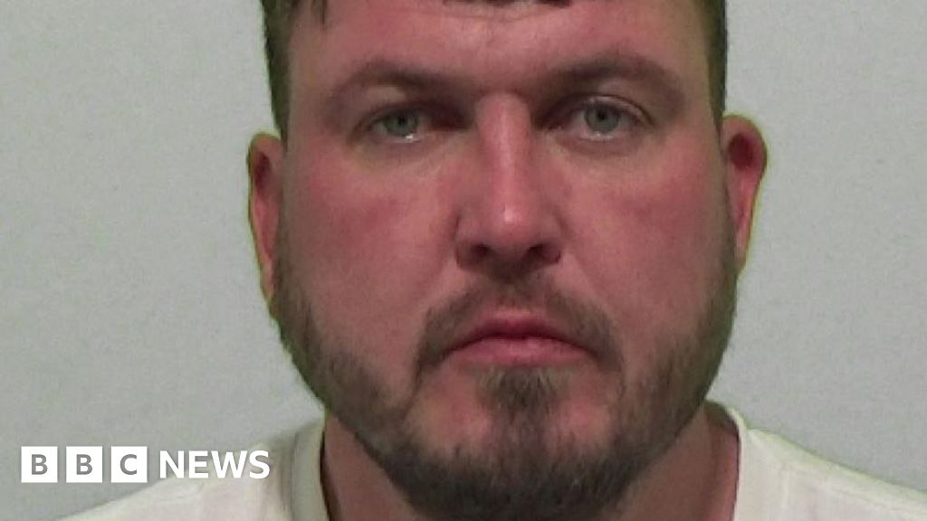 South Shields 'bully' jailed for strangling girlfriend - BBC News