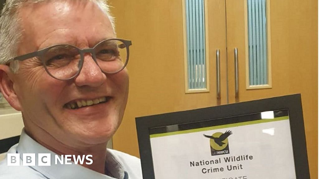 Warwick police officer awarded MBE for tackling wildlife crime - BBC News