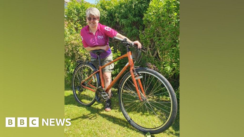 Chesterfield woman embarks on new charity ride after 40 years - BBC News