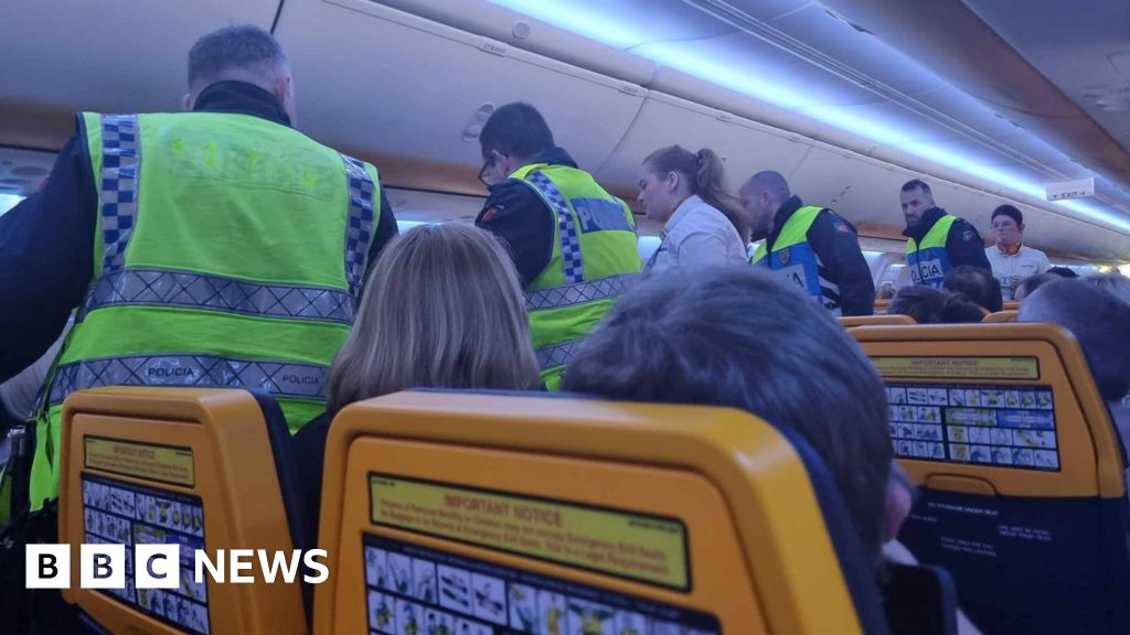 Drunken air rage is putting passengers and staff at risk - union - BBC News