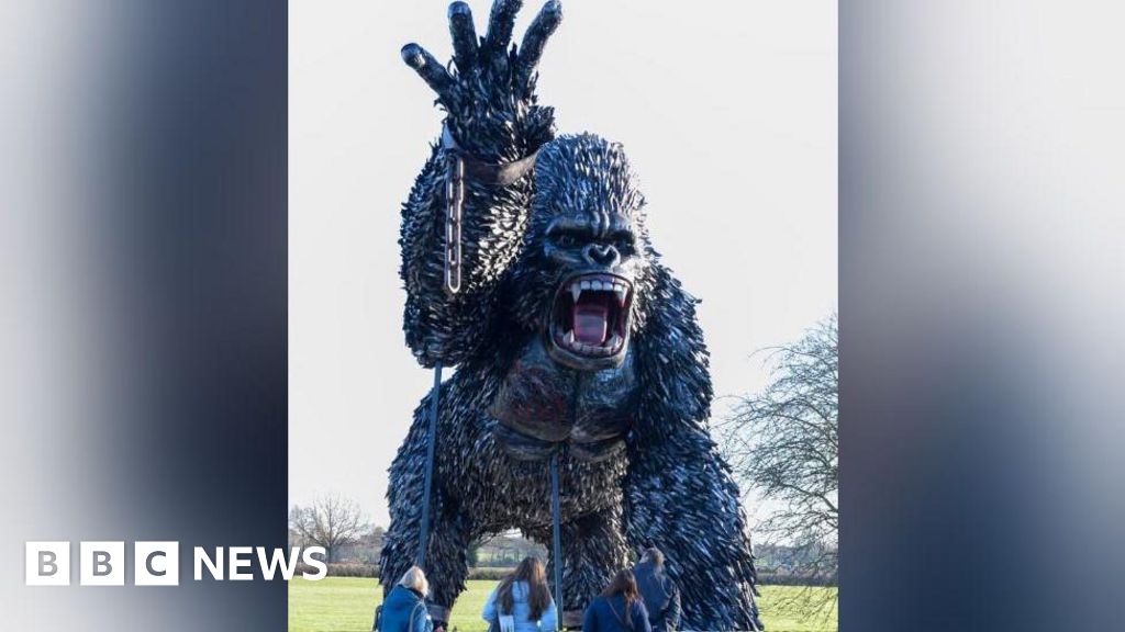 British Ironworks Centre's giant gorilla sculpture almost finished ...