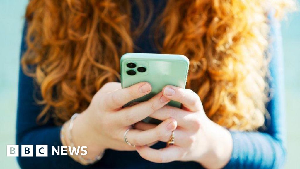 States of Guernsey joins forces to tackle telecom complaints - BBC News