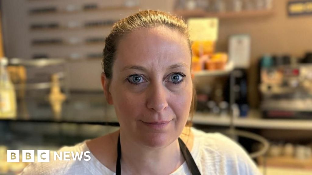Colchester traders speak of fears over repeated power cuts - BBC News