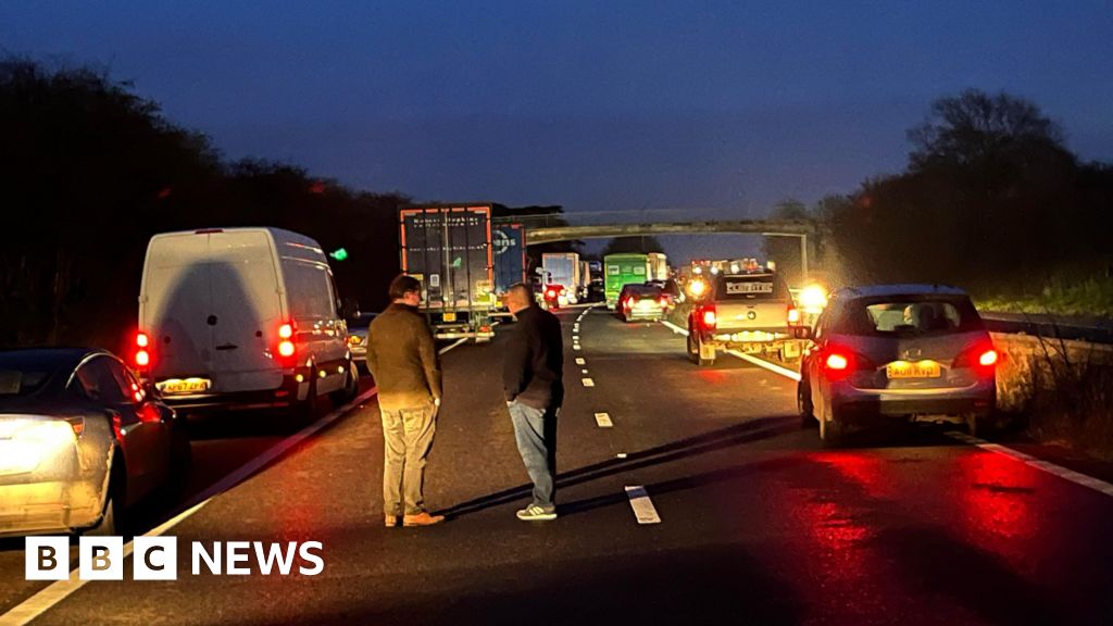 M50 crash: Man dies as drivers trapped for six hours