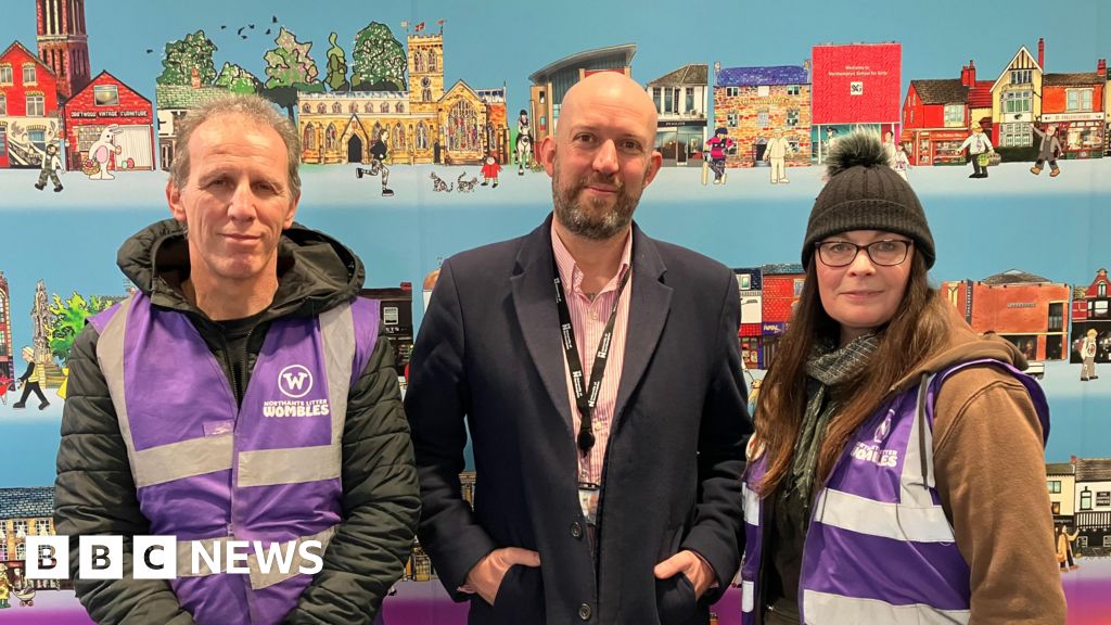 Northampton Litter Wombles to launch bottle recycling scheme - BBC News