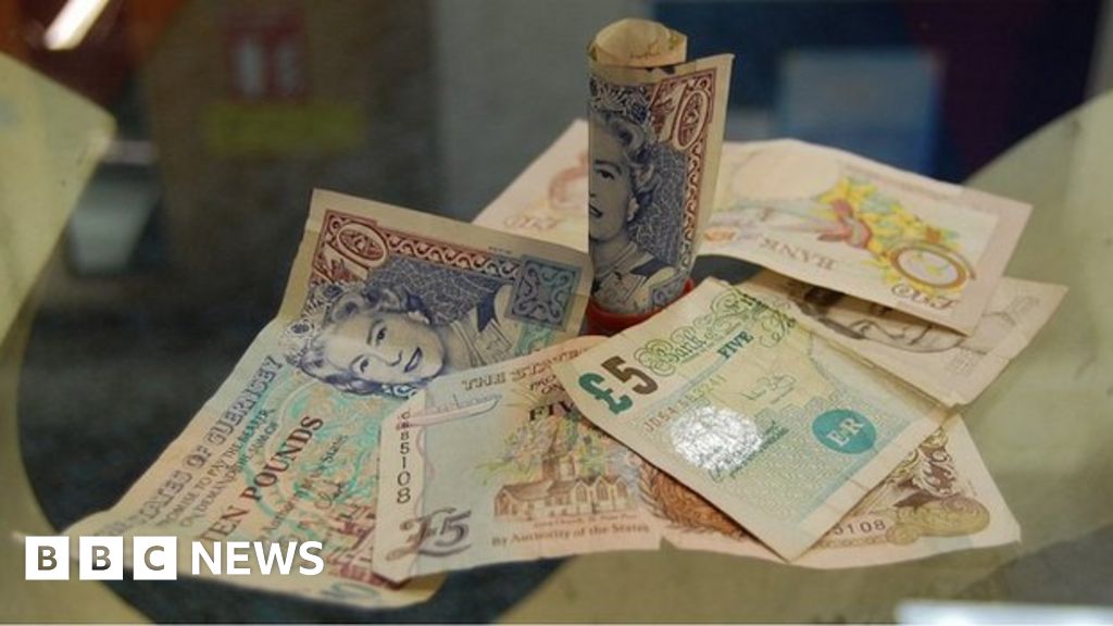 Warning over fake bank notes in Guernsey - BBC News