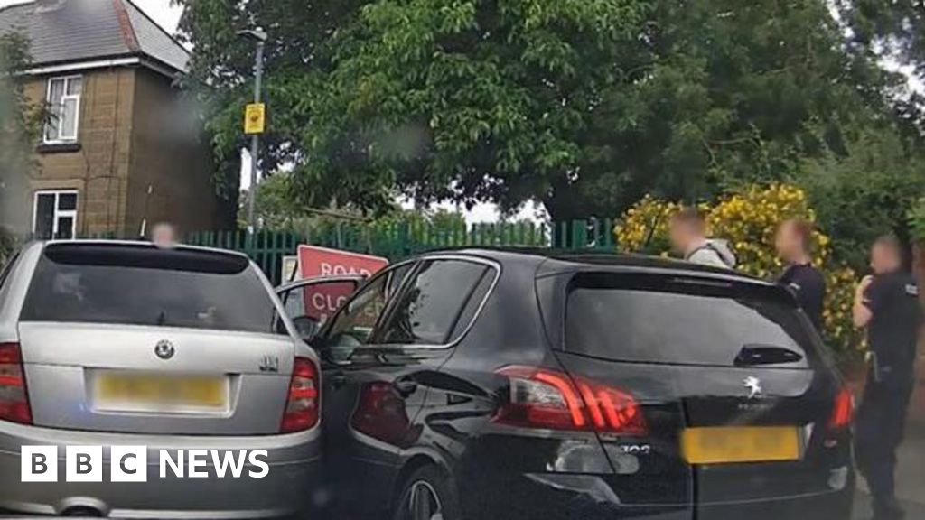 Unlicensed Leamington driver jailed after 90mph police chase - BBC News
