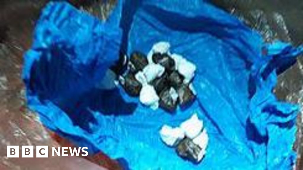 Mansfield: Drugs fished out of toilet during police raid