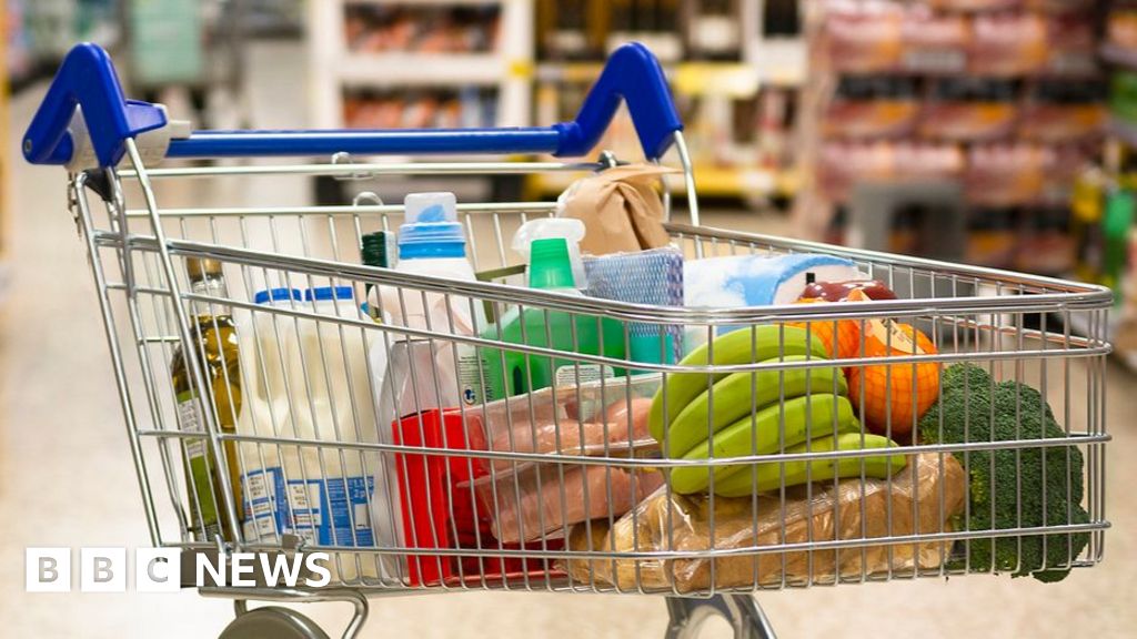 Oxfordshire: Half of tested food items 'incorrectly labelled' - BBC News