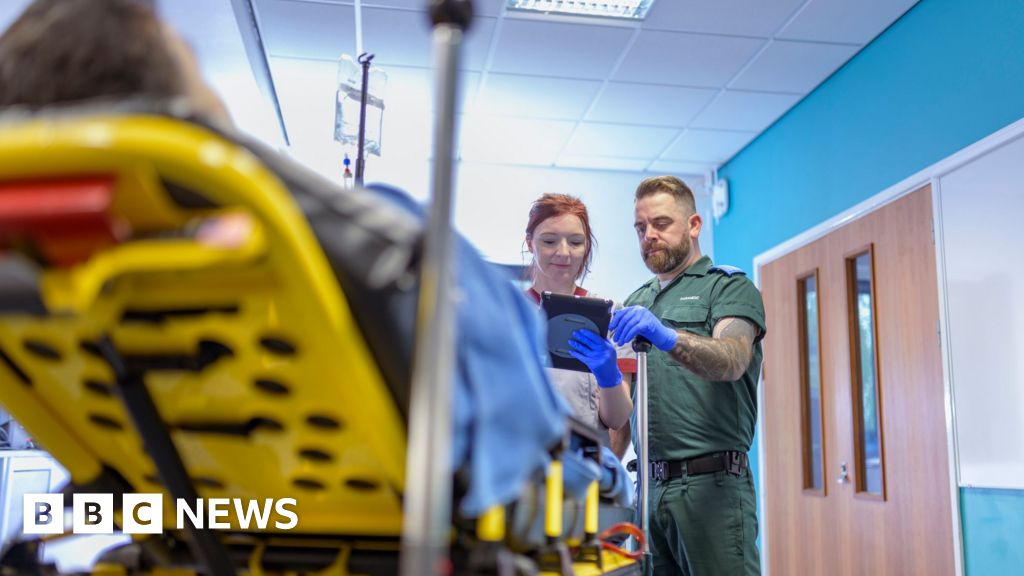 NHS chiefs' worry over lack of beds in Yorkshire hospitals - BBC News