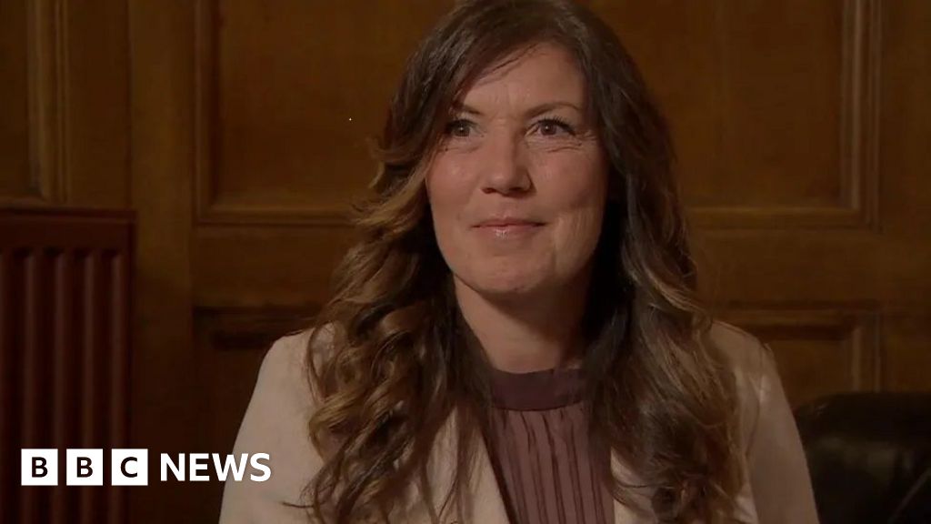 Taliban captive wife hopes to inspire students - BBC News