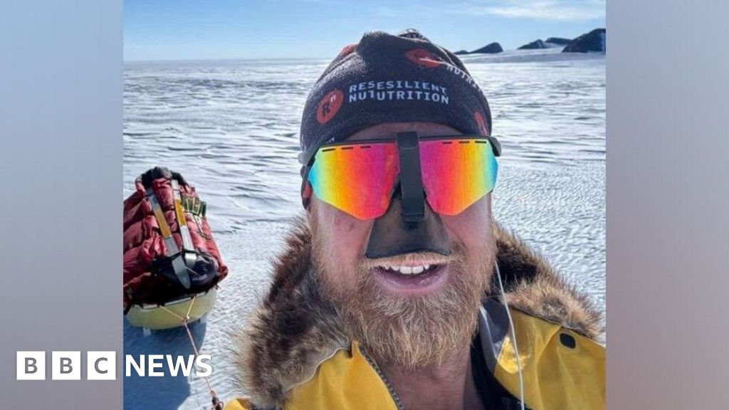Ex-marine marks milestone in world record attempt - BBC News