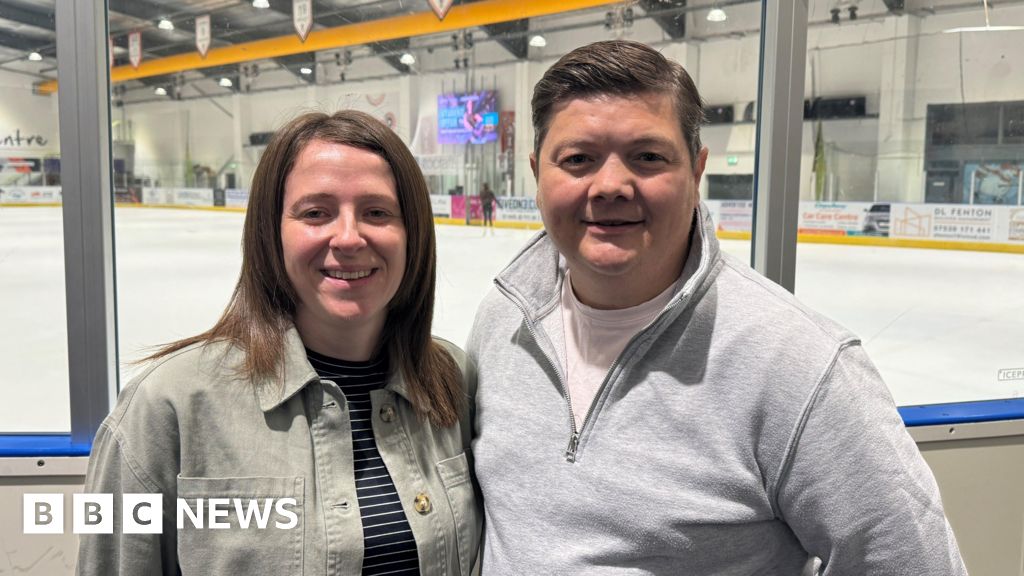 Telford Ice Rink: From romance to boxing titles - BBC News