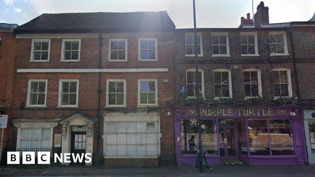 Purple Turtle, Reading: Plan to expand club paused for visit