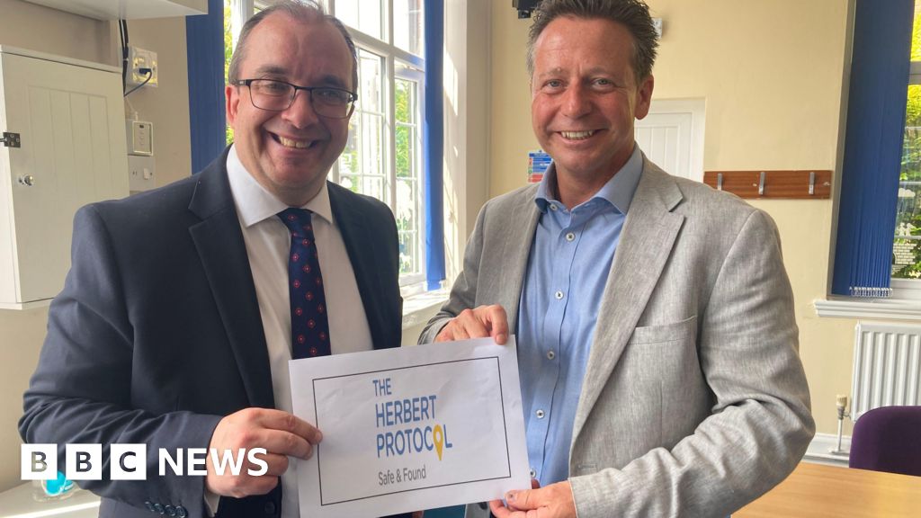 Droitwich councillor urges families to join dementia lost person scheme ...