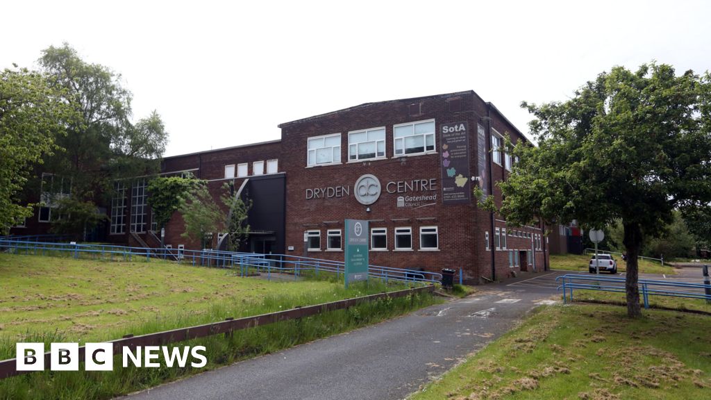 Former Gateshead school could see return of students - BBC News