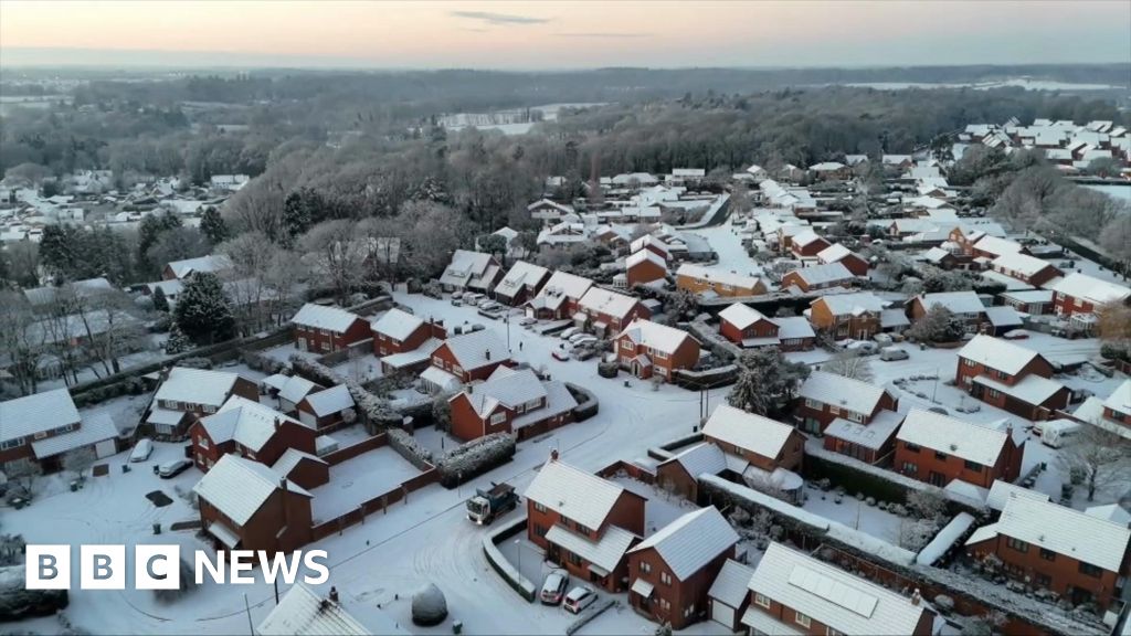 Watch: Aerial pictures of snow-covered county - BBC News
