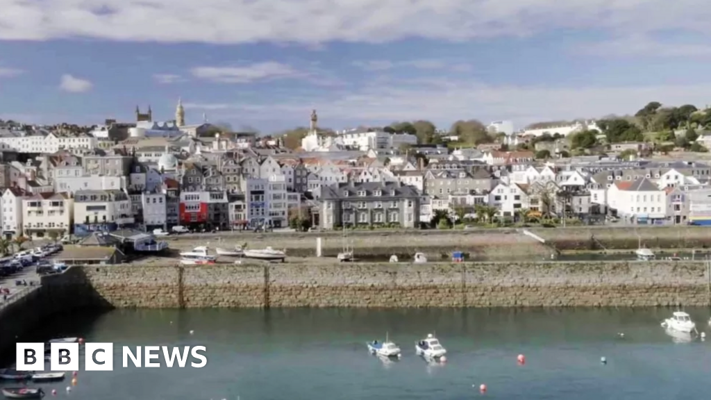 Guernsey Registry extends online portal - BBC News