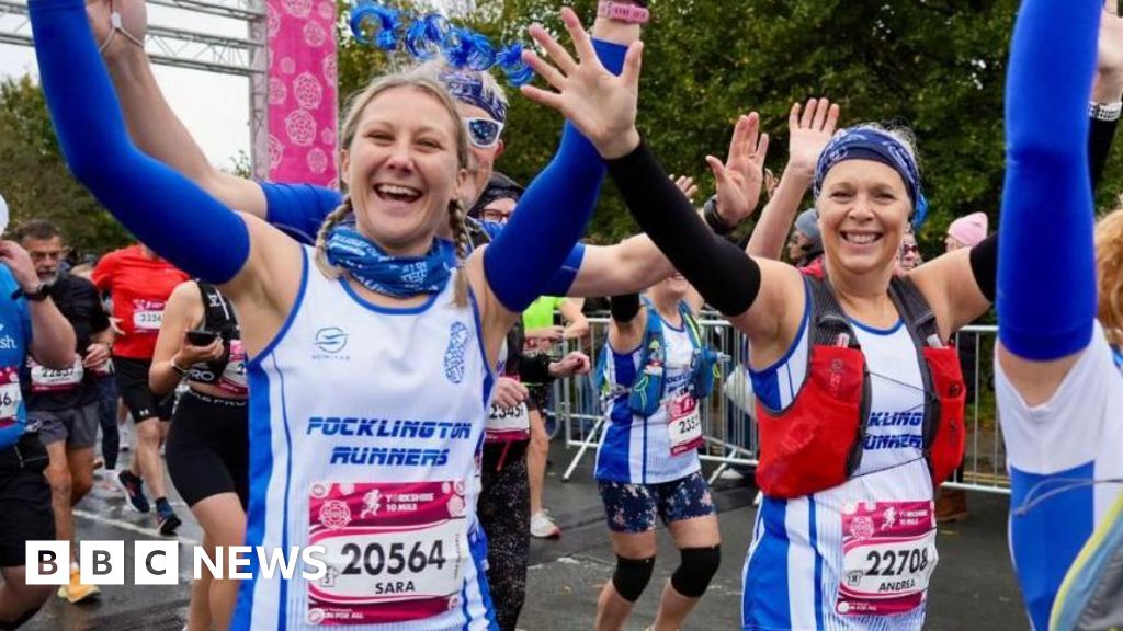 Runners battle wind and rain to complete Yorkshire Marathon - BBC News