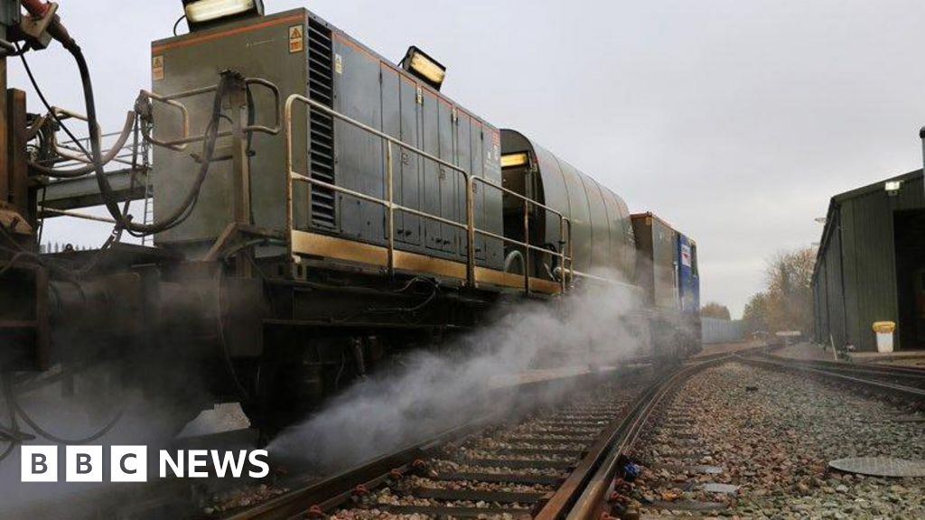 Leaf-busting trains with water jets deployed in Sussex and Kent - BBC News