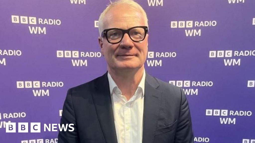 West Midlands Mayor pledges bus improvements within two years - BBC News