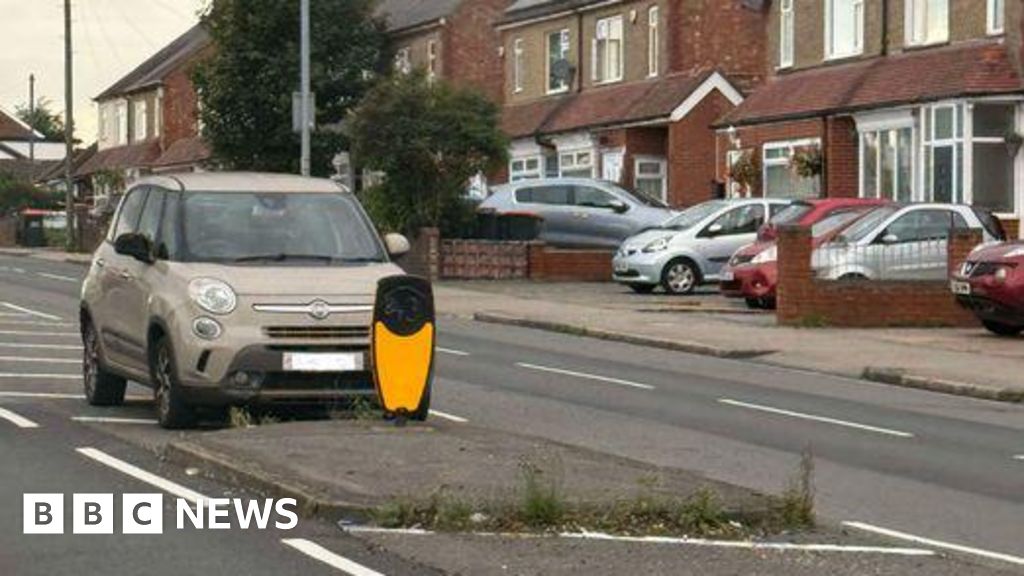 Police warn vehicles parked illegally on chevrons will be seized