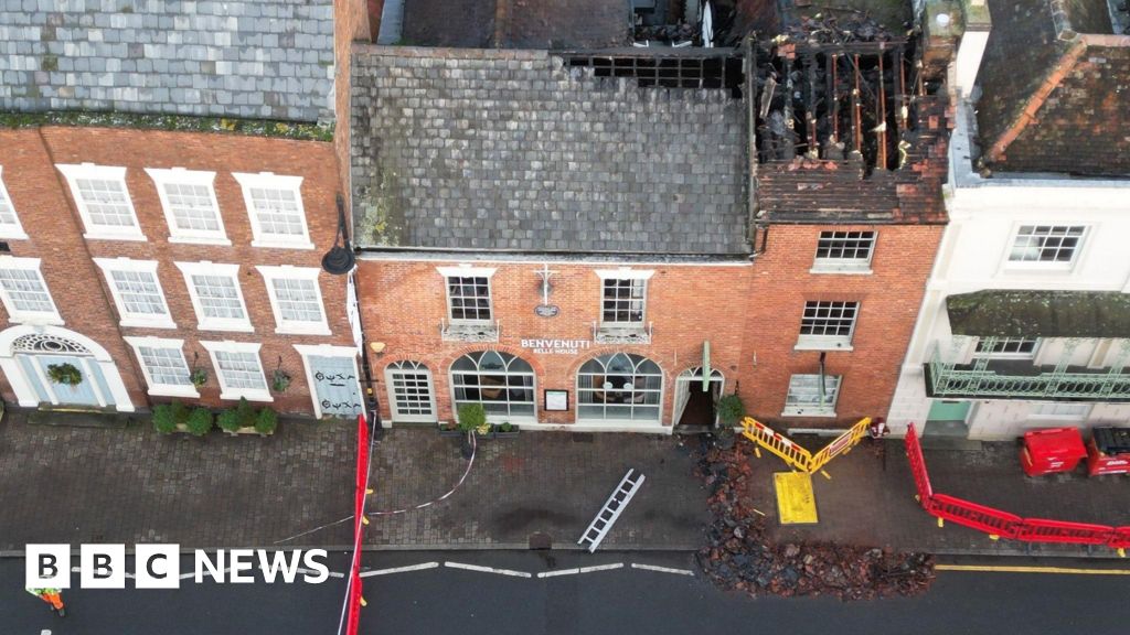 Restaurant owner speaks of 'awful time' after Pershore fire - BBC News