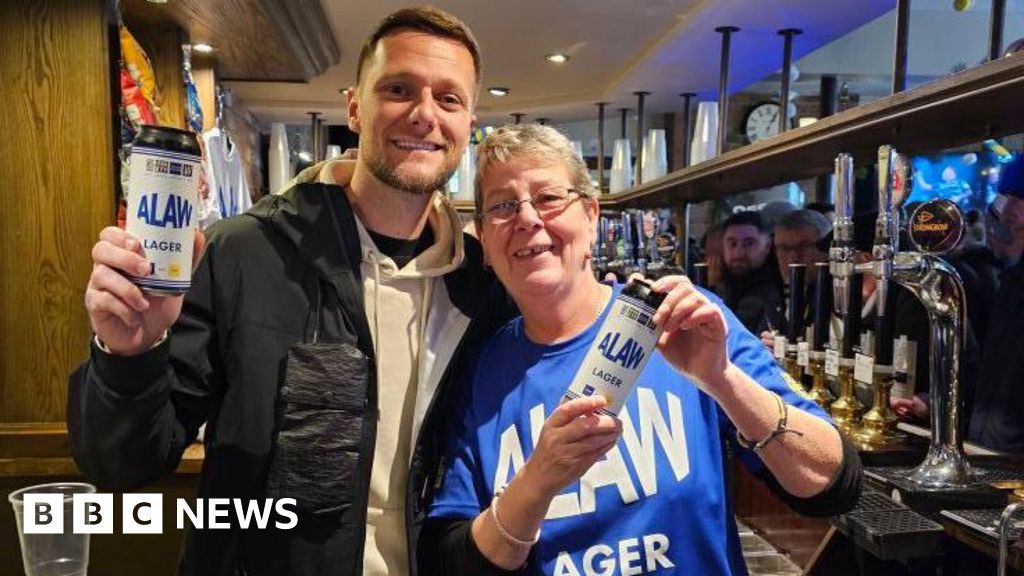 Ex-Leeds United captain Liam Cooper treats pubgoers to free beers