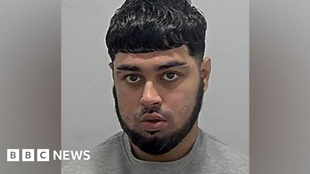 Man who used a knife in fight outside Luton mosque jailed