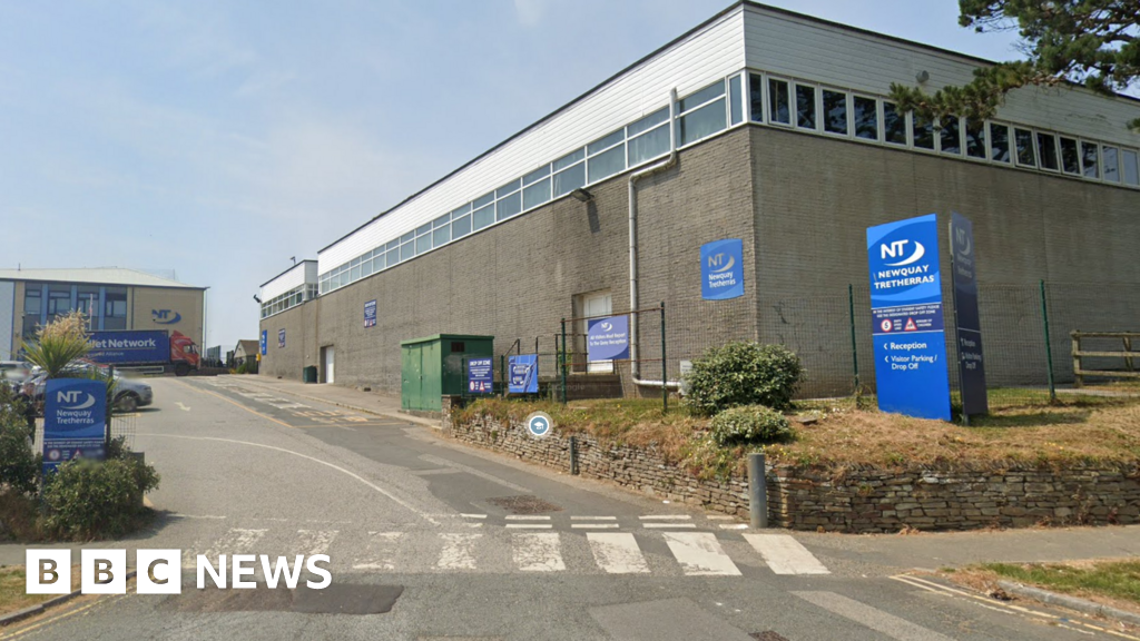 NEU Cornwall school teachers strike for two days - BBC News