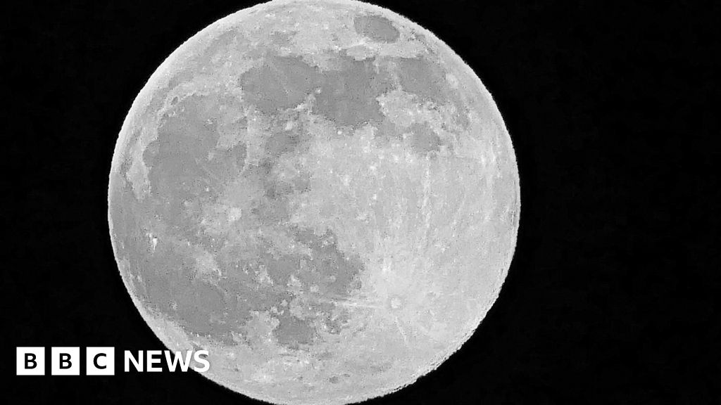 In pictures: Wolf Moon snapped in skies over Scotland - BBC News