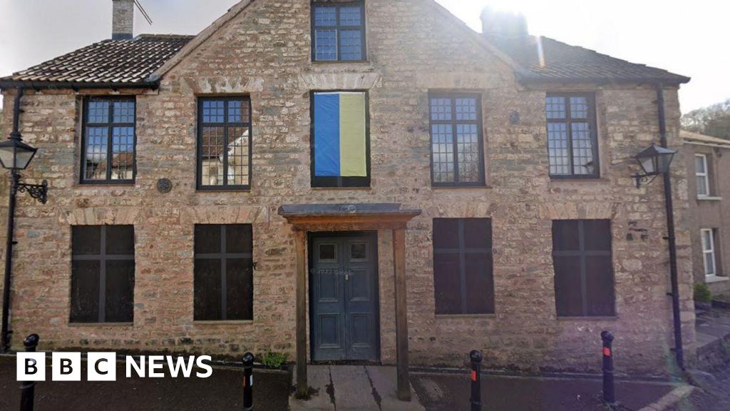 Wye valley villagers group together to reopen Brockweir Inn Pub - BBC News