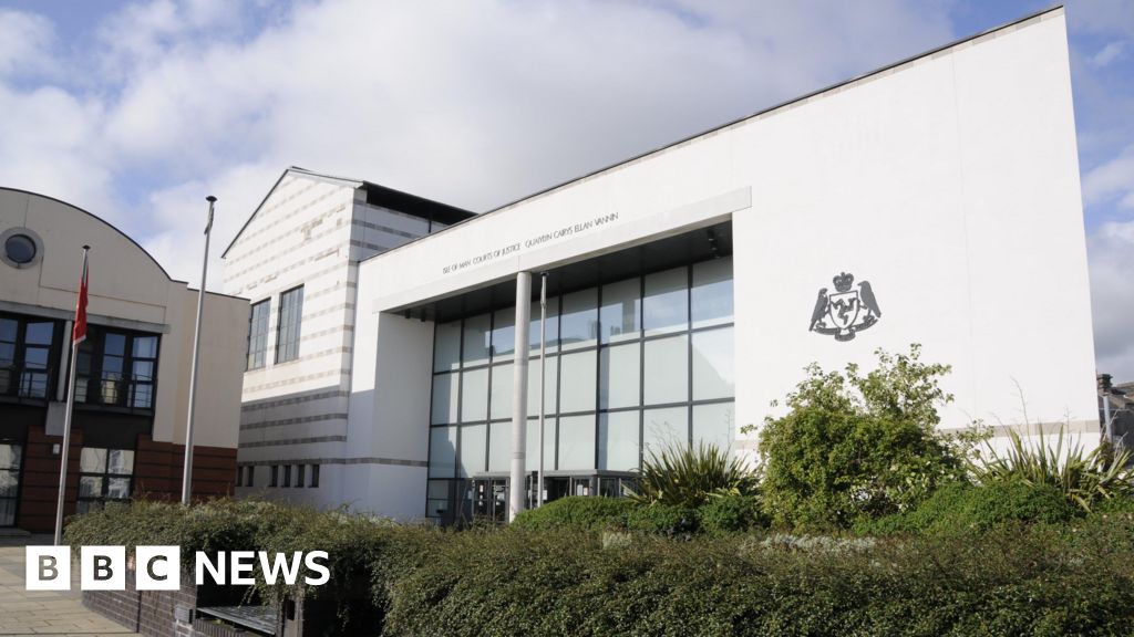 Drugs mule jailed for smuggling £11k of cocaine to Isle of Man - BBC News