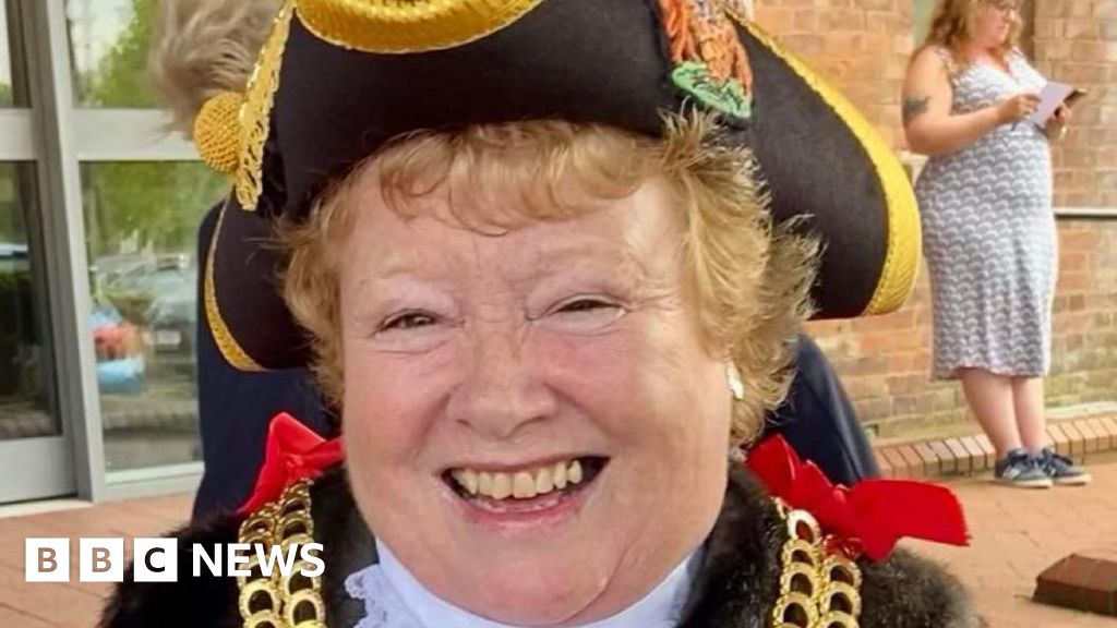 Outgoing Gloucester mayor alleges bullying at council Outgoing Gloucester mayor alleges bullying at council