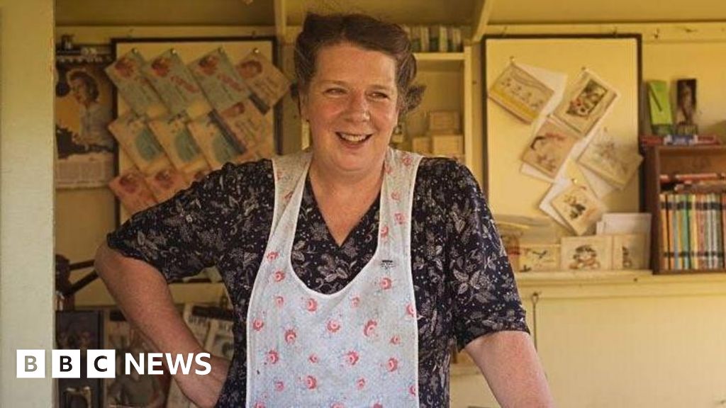 Faversham hosts 1940s-themed event to mark D-Day - BBC News